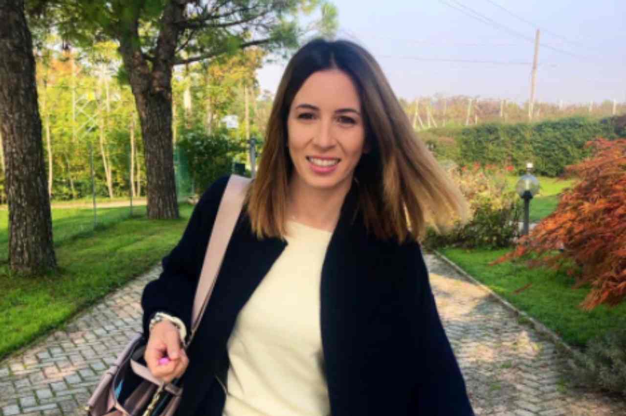 Giro d'Italia 2021: la nuova affascinante voce è una ex ciclista - SportItalia.it